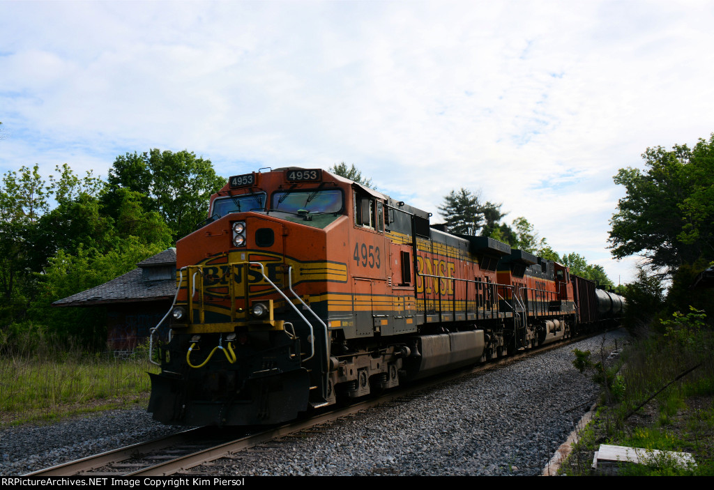 BNSF 4953 CSX Train K042 Crude Oil Loads